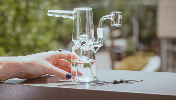 How to Take the Perfect Bong Hit: Step-by-Step Beginner Guide